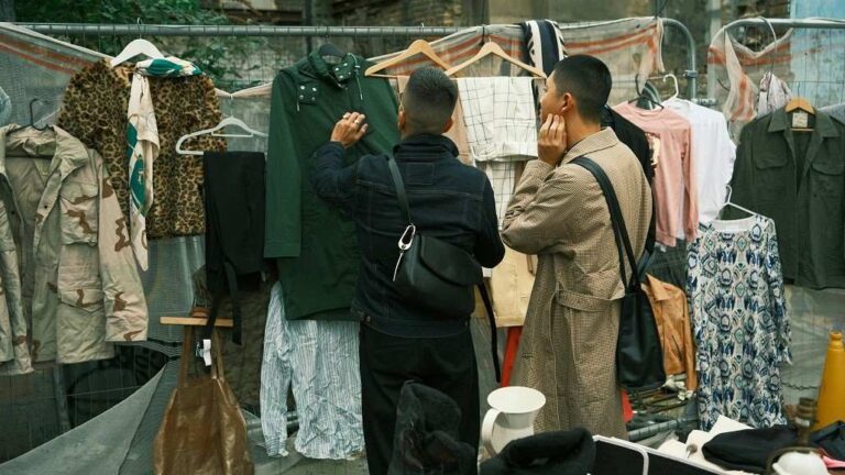 Growth in UK Second-Hand Clothing Market Despite Drop